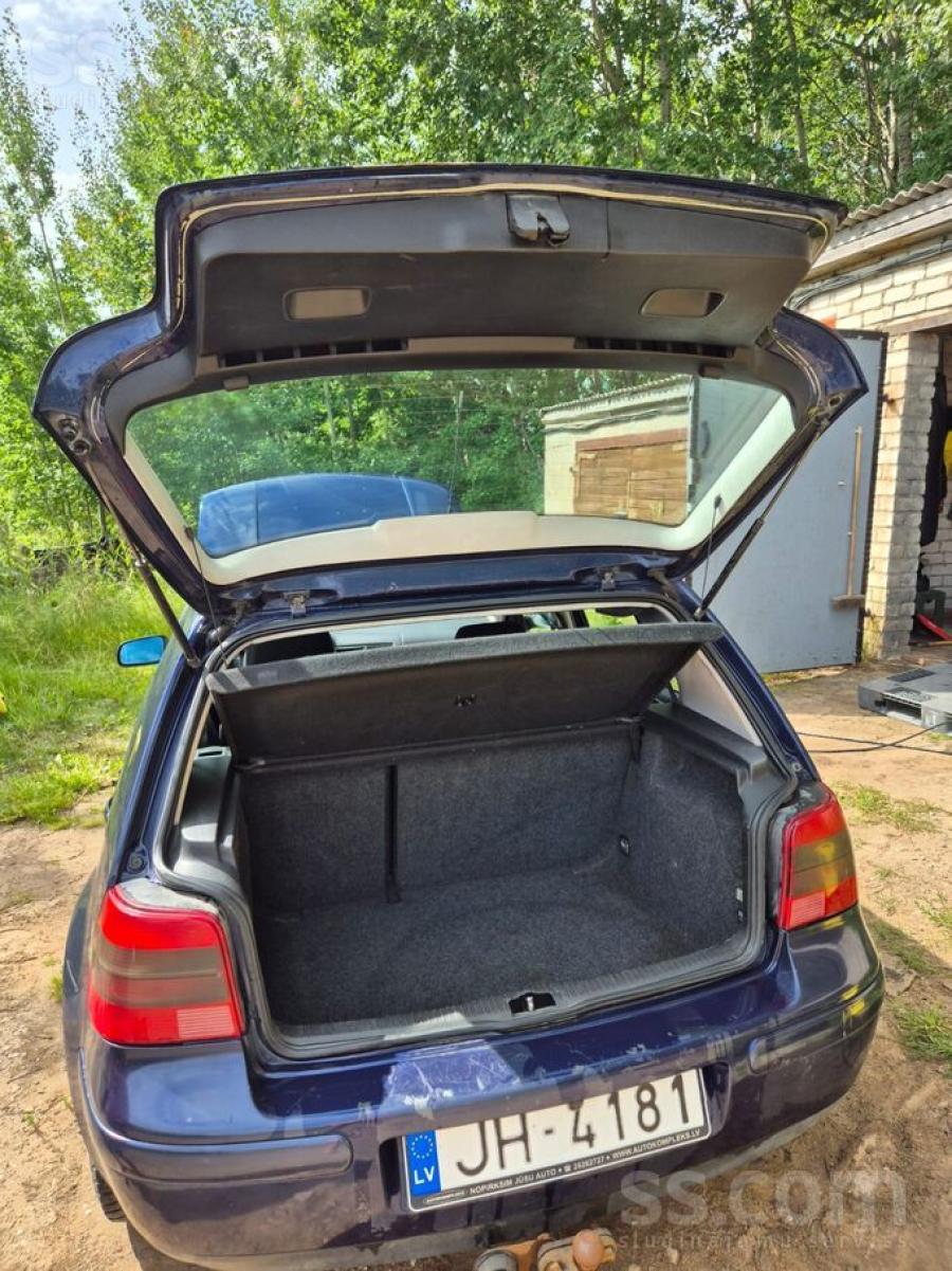 Zils Volkswagen Golf 2001 Kuldīga, ar dzinēja tilpumu 1.90 L un nobraukumu 300 tūkst. km par 1600 €, foto 5 vietnē AUTOMOTO.COM.LV