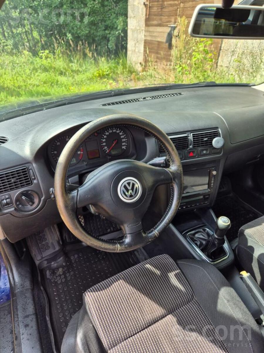 Zils Volkswagen Golf 2001 Kuldīga, ar dzinēja tilpumu 1.90 L un nobraukumu 300 tūkst. km par 1600 €, foto 6 vietnē AUTOMOTO.COM.LV