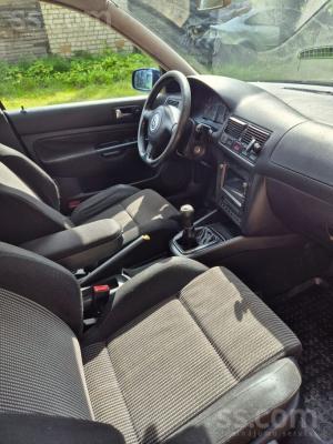 Zils Volkswagen Golf 2001 Kuldīga, ar dzinēja tilpumu 1.90 L un nobraukumu 300 tūkst. km par 1600 €, foto 8 vietnē AUTOMOTO.COM.LV