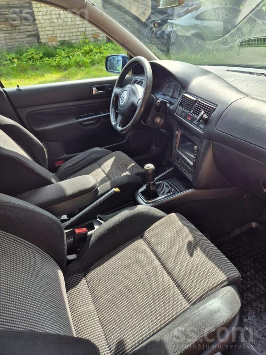 Zils Volkswagen Golf 2001 Kuldīga, ar dzinēja tilpumu 1.90 L un nobraukumu 300 tūkst. km par 1600 €, foto 8 vietnē AUTOMOTO.COM.LV