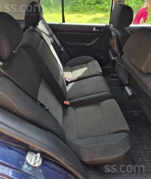 Zils Volkswagen Golf 2001 Kuldīga, ar dzinēja tilpumu 1.90 L un nobraukumu 300 tūkst. km par 1600 €, foto 9 vietnē AUTOMOTO.COM.LV