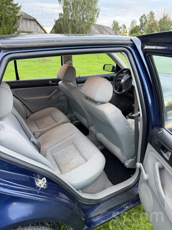 Blue Volkswagen Golf 2001 in Aizkraukle, with an engine capacity of 1.60 L and mileage of 246 thousand km for 700 €, photo 8 on AUTOMOTO.COM.LV