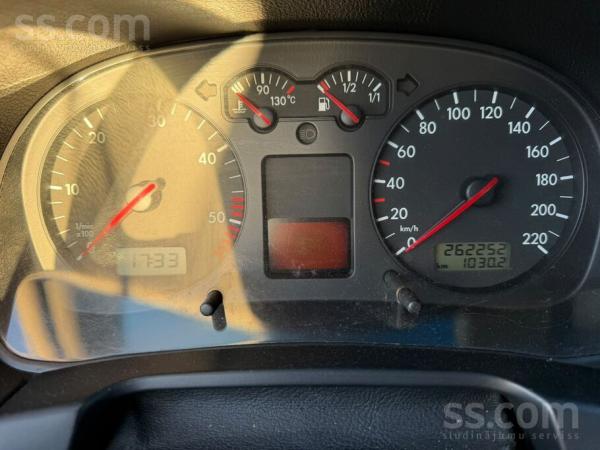 Volkswagen Golf 2001 Ludza vietnÄ Zils Volkswagen Golf 2001 Ludza, ar dzinÄja tilpumu 1.90 L un nobraukumu 262 tÅ«kst. km par 1900 ā¬, foto 3 vietnÄ AUTOMOTO.COM.LV