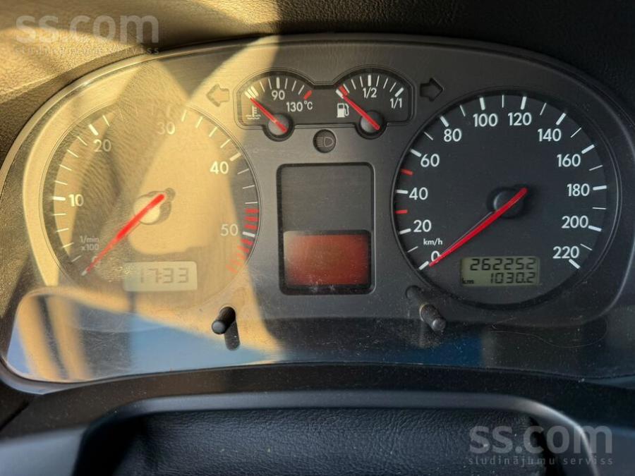 Zils Volkswagen Golf 2001 Ludza, ar dzinēja tilpumu 1.90 L un nobraukumu 262 tūkst. km par 1900 €, foto 3 vietnē AUTOMOTO.COM.LV