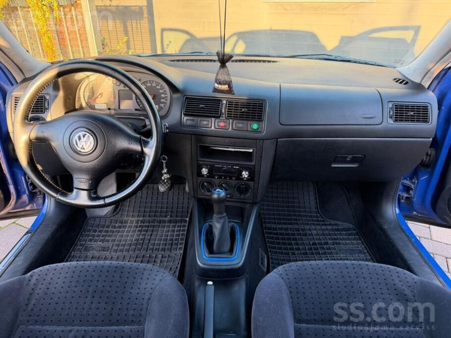 Zils Volkswagen Golf 2001 Ludza, ar dzinēja tilpumu 1.90 L un nobraukumu 262 tūkst. km par 1900 €, foto 4 vietnē AUTOMOTO.COM.LV