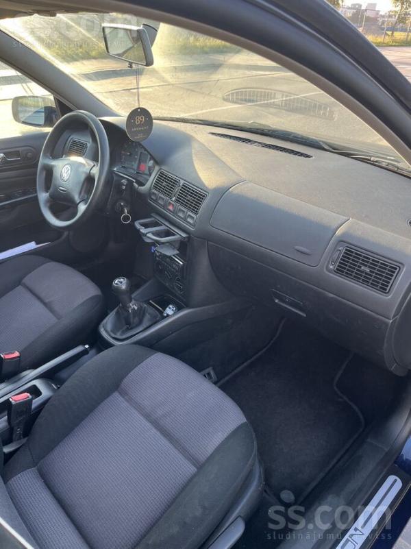 Volkswagen Golf 2001 Rīga vietnē Zils Volkswagen Golf 2001 Rīga, ar dzinēja tilpumu 1.40 L un nobraukumu 221 tūkst. km par 1500 €, foto 6 vietnē AUTOMOTO.COM.LV