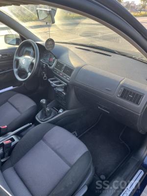Zils Volkswagen Golf 2001 Rīga, ar dzinēja tilpumu 1.40 L un nobraukumu 221 tūkst. km par 1500 €, foto 6 vietnē AUTOMOTO.COM.LV
