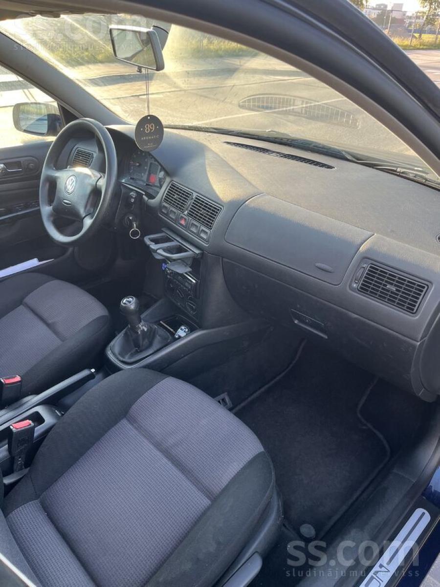 Zils Volkswagen Golf 2001 Rīga, ar dzinēja tilpumu 1.40 L un nobraukumu 221 tūkst. km par 1500 €, foto 6 vietnē AUTOMOTO.COM.LV