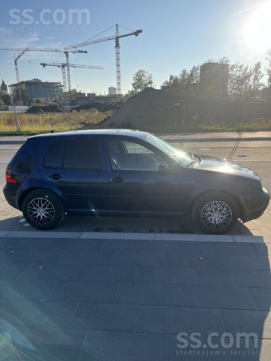 Zils Volkswagen Golf 2001 Rīga, ar dzinēja tilpumu 1.40 L un nobraukumu 221 tūkst. km par 1500 €, foto 11 vietnē AUTOMOTO.COM.LV