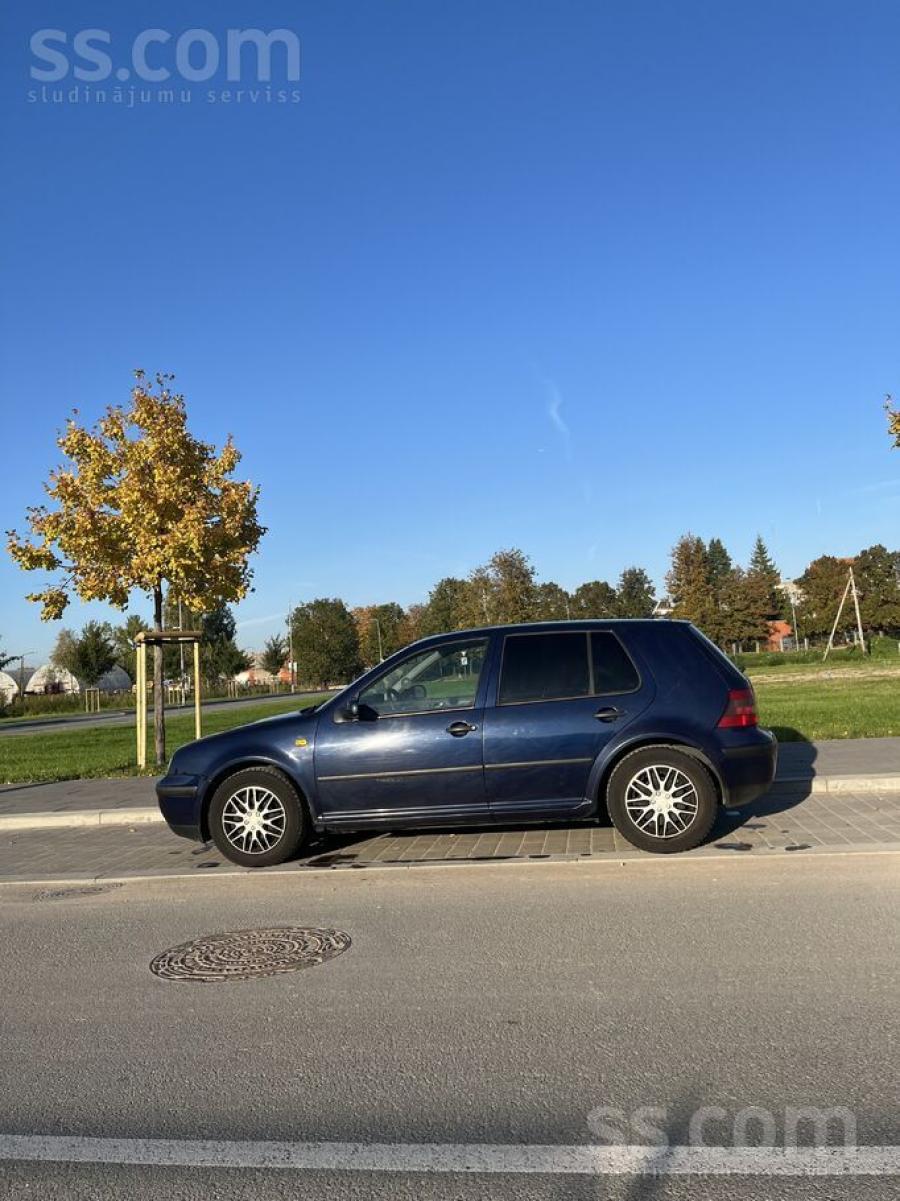 Zils Volkswagen Golf 2001 Rīga, ar dzinēja tilpumu 1.40 L un nobraukumu 221 tūkst. km par 1500 €, foto 12 vietnē AUTOMOTO.COM.LV