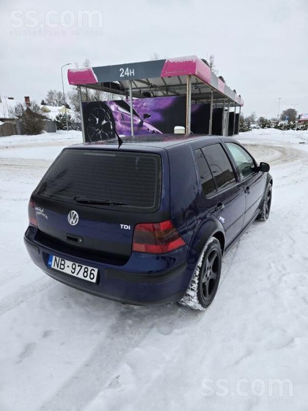 Blue Volkswagen Golf 2002 in Rezekne, with an engine capacity of 1.90 L and mileage of 229 thousand km for 2250 €, photo 4 on AUTOMOTO.COM.LV