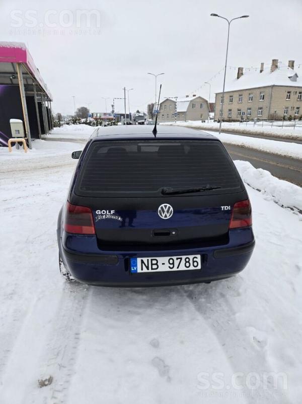 Blue Volkswagen Golf 2002 in Rezekne, with an engine capacity of 1.90 L and mileage of 229 thousand km for 2250 €, photo 5 on AUTOMOTO.COM.LV