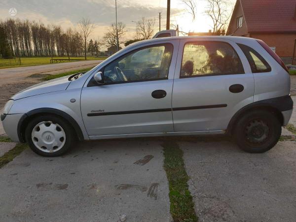 Blue Volkswagen Golf 2002 in Silute, with an engine capacity of 1.90 L and mileage of 384 thousand km for 350 €, photo 4 on AUTOMOTO.COM.LV