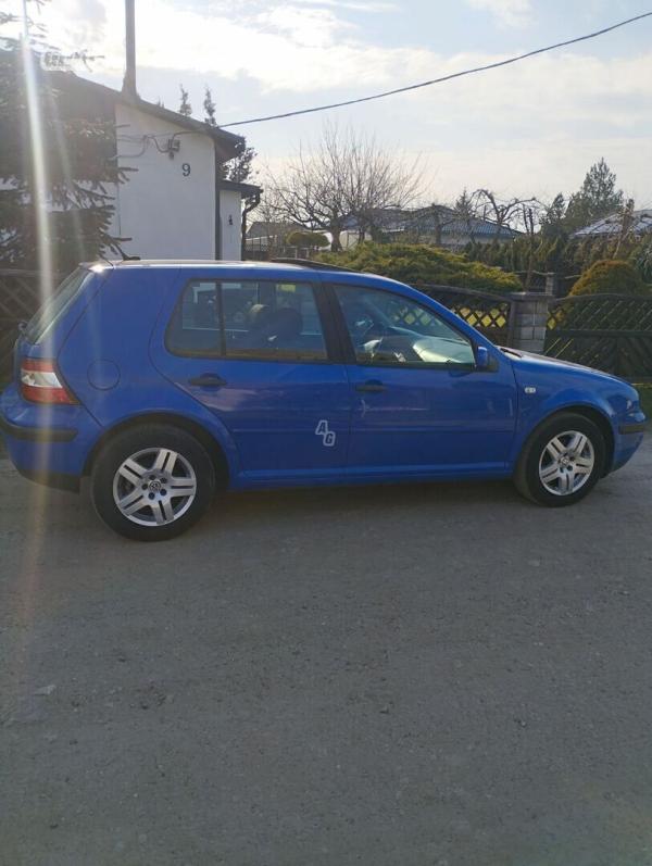 Blue Volkswagen Golf 2002 in Marijampole, with an engine capacity of 1.90 L and mileage of 260 thousand km for 2199 €, photo 2 on AUTOMOTO.COM.LV