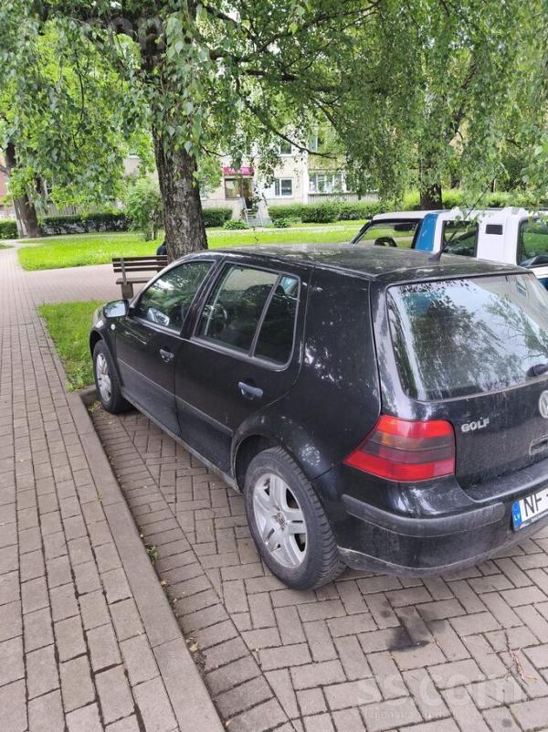Zils Volkswagen Golf 2002 Rīga, ar dzinēja tilpumu 1.90 L un nobraukumu 258 tūkst. km par 1500 €, foto 1 vietnē AUTOMOTO.COM.LV