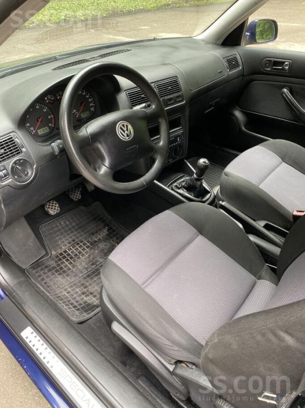 Blue Volkswagen Golf 2002 in Riga, with an engine capacity of 1.40 L and mileage of 0 thousand km for 1590 €, photo 5 on AUTOMOTO.COM.LV
