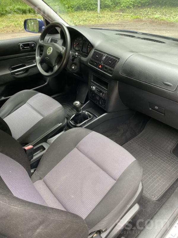 Blue Volkswagen Golf 2002 in Riga, with an engine capacity of 1.40 L and mileage of 0 thousand km for 1590 €, photo 6 on AUTOMOTO.COM.LV