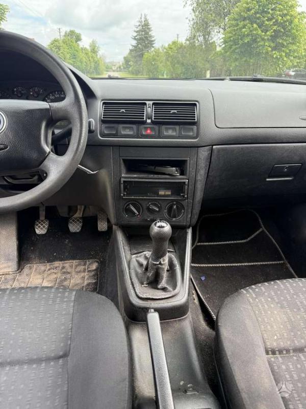 Zils Volkswagen Golf 2002 Marijampole, ar dzinēja tilpumu 1.90 L un nobraukumu 320 tūkst. km par 1000 €, foto 8 vietnē AUTOMOTO.COM.LV