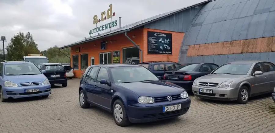 Zils Volkswagen Golf 2002 Valmiera, ar dzinēja tilpumu 1.90 L un nobraukumu 365 tūkst. km par 1700 €, foto 1 vietnē AUTOMOTO.COM.LV