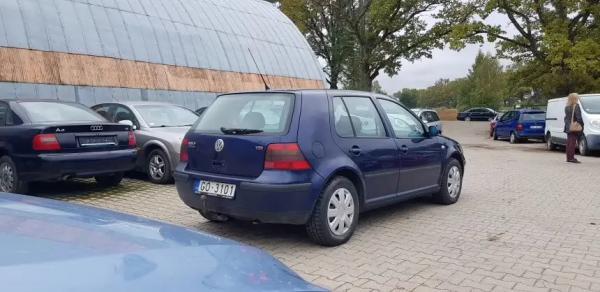 Zils Volkswagen Golf 2002 Valmiera, ar dzinēja tilpumu 1.90 L un nobraukumu 365 tūkst. km par 1700 €, foto 3 vietnē AUTOMOTO.COM.LV