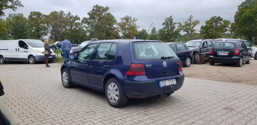 Zils Volkswagen Golf 2002 Valmiera, ar dzinēja tilpumu 1.90 L un nobraukumu 365 tūkst. km par 1700 €, foto 6 vietnē AUTOMOTO.COM.LV