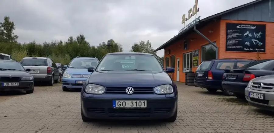 Zils Volkswagen Golf 2002 Valmiera, ar dzinēja tilpumu 1.90 L un nobraukumu 365 tūkst. km par 1700 €, foto 9 vietnē AUTOMOTO.COM.LV