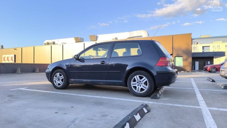 Blue Volkswagen Golf 2002 in Vilnius, with an engine capacity of 1.90 L and mileage of 414 thousand km for 950 €, photo 1 on AUTOMOTO.COM.LV