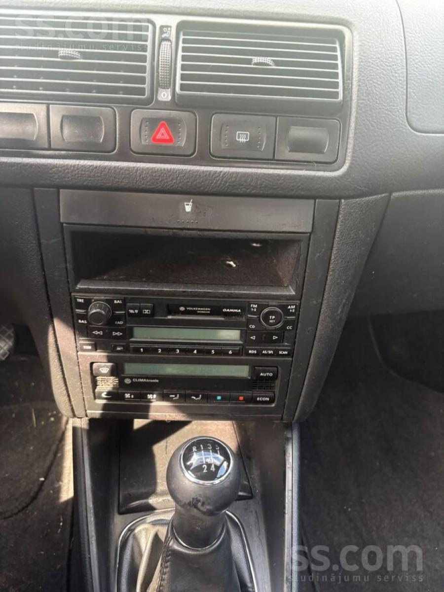 Zils Volkswagen Golf 2002 Rīga, ar dzinēja tilpumu 1.60 L un nobraukumu 167 tūkst. km par 1250 €, foto 8 vietnē AUTOMOTO.COM.LV