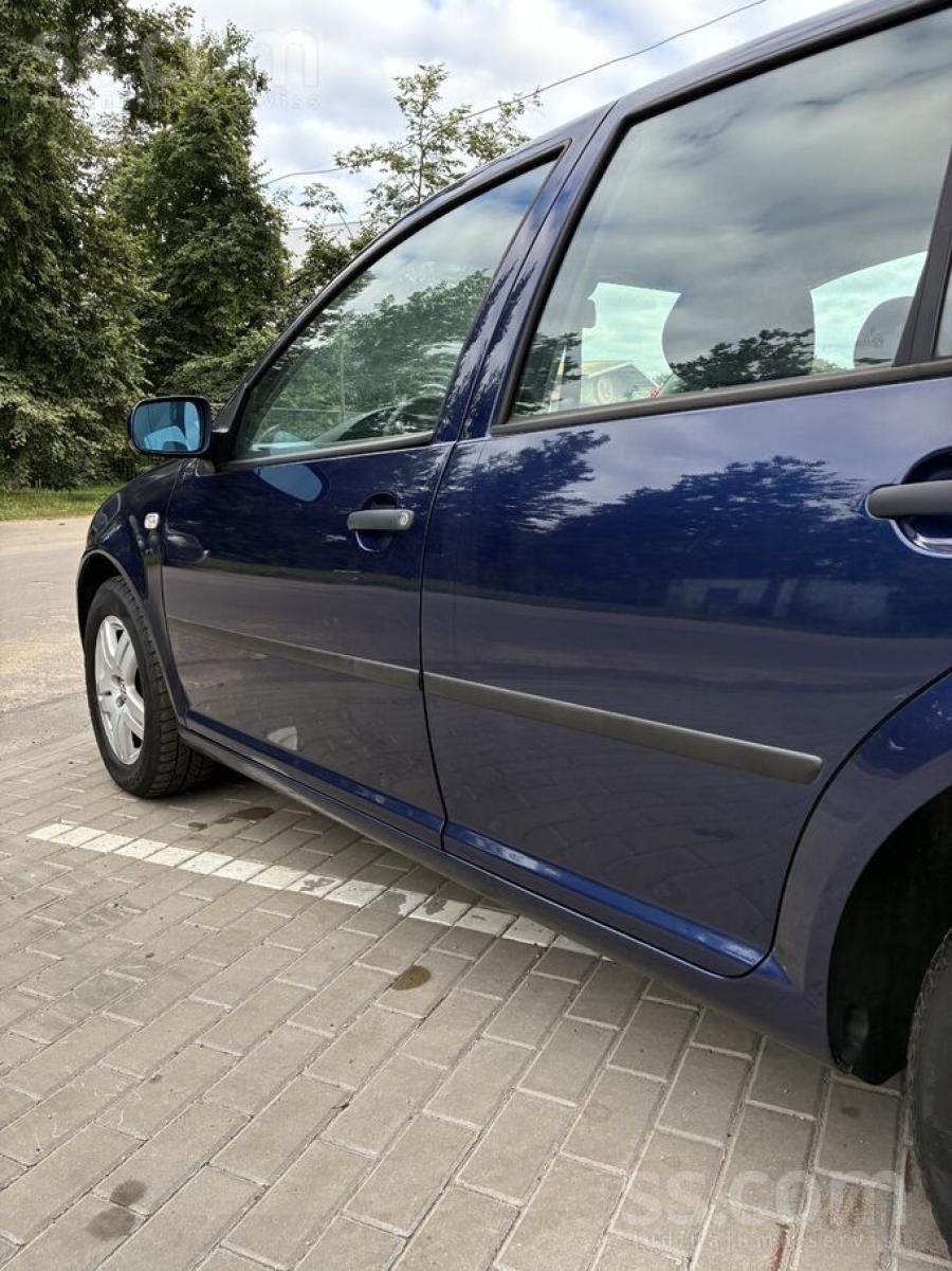Blue Volkswagen Golf 2002 in Riga, with an engine capacity of 1.90 L and mileage of 282 thousand km for 2450 €, photo 9 on AUTOMOTO.COM.LV