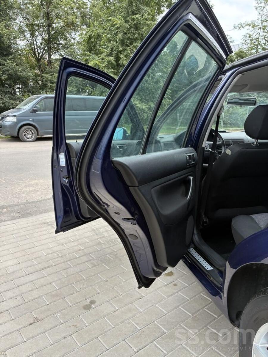 Blue Volkswagen Golf 2002 in Riga, with an engine capacity of 1.90 L and mileage of 282 thousand km for 2450 €, photo 16 on AUTOMOTO.COM.LV