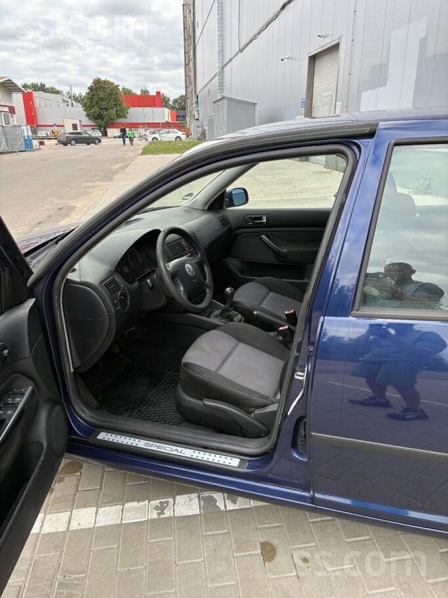 Blue Volkswagen Golf 2002 in Riga, with an engine capacity of 1.90 L and mileage of 282 thousand km for 2450 €, photo 17 on AUTOMOTO.COM.LV