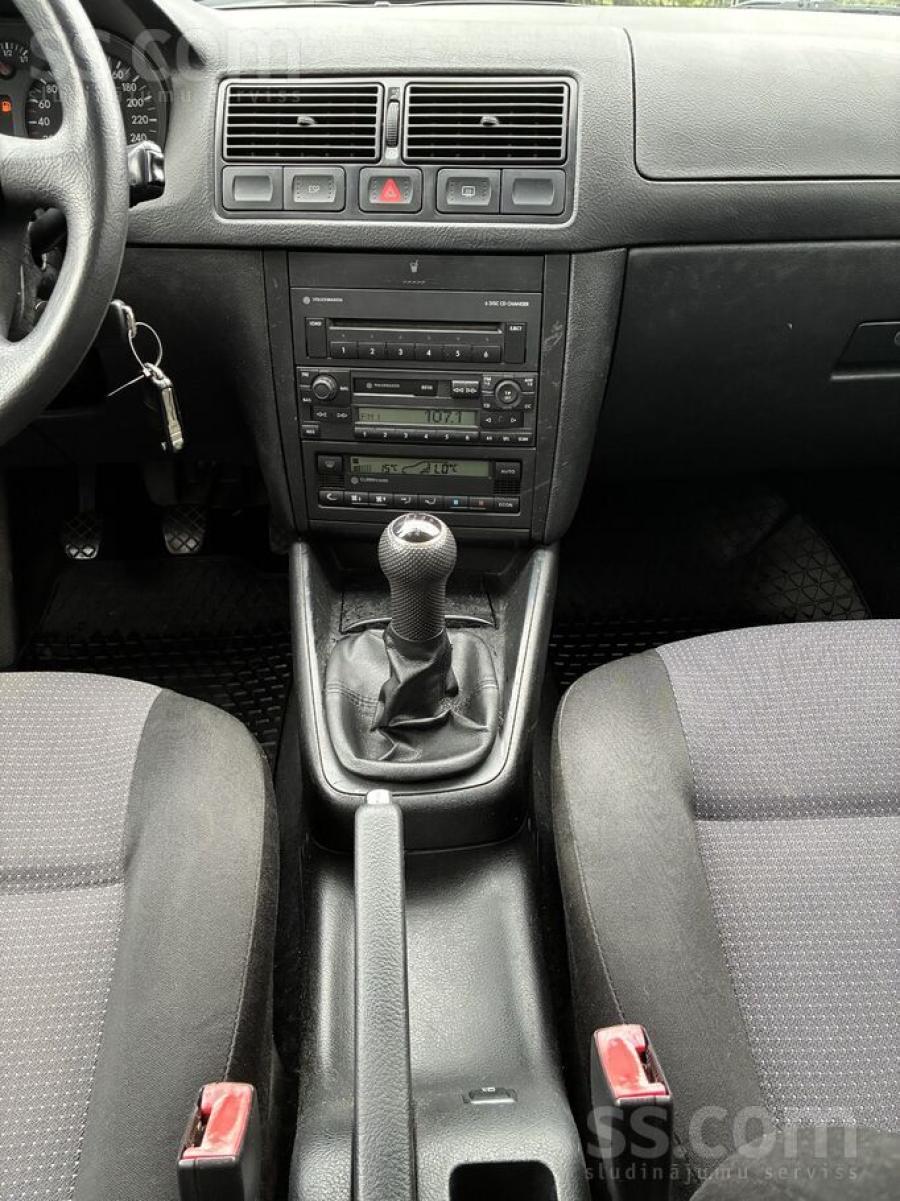 Blue Volkswagen Golf 2002 in Riga, with an engine capacity of 1.90 L and mileage of 282 thousand km for 2450 €, photo 19 on AUTOMOTO.COM.LV