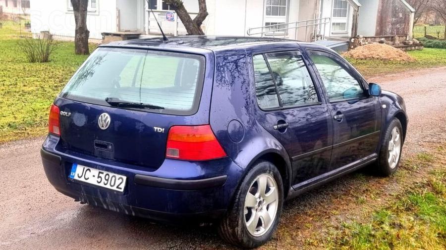 Blue Volkswagen Golf 2002 in Cesis, with an engine capacity of 1.90 L and mileage of 341 thousand km for 1550 €, photo 4 on AUTOMOTO.COM.LV