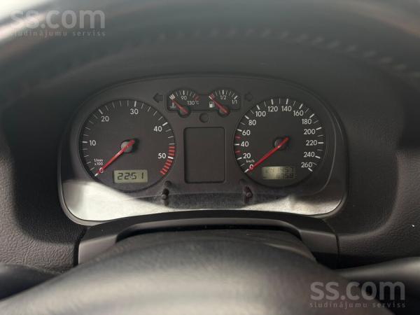 Blue Volkswagen Golf 2002 in Riga, with an engine capacity of 1.90 L and mileage of 420 thousand km for 2000 €, photo 5 on AUTOMOTO.COM.LV
