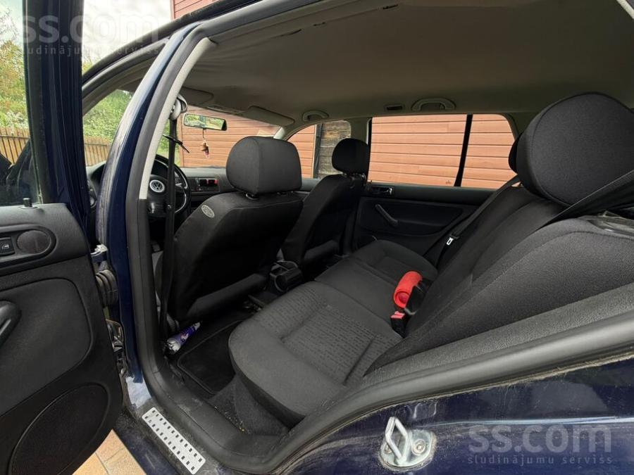 Zils Volkswagen Golf 2002 Rīga, ar dzinēja tilpumu 1.90 L un nobraukumu 420 tūkst. km par 2000 €, foto 8 vietnē AUTOMOTO.COM.LV