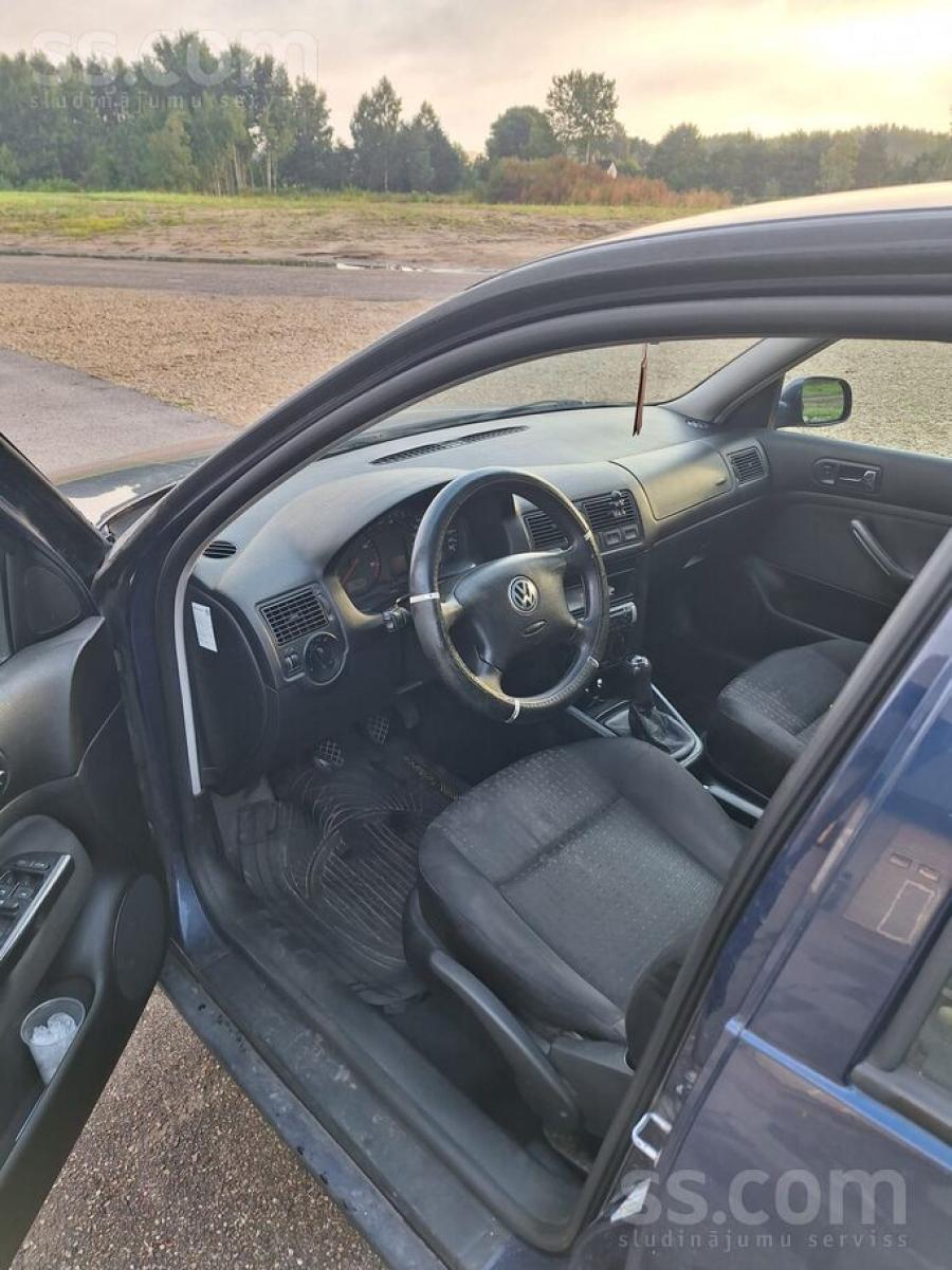 Zils Volkswagen Golf 2002 Jūrmala, ar dzinēja tilpumu 1.90 L un nobraukumu 422 tūkst. km par 900 €, foto 4 vietnē AUTOMOTO.COM.LV