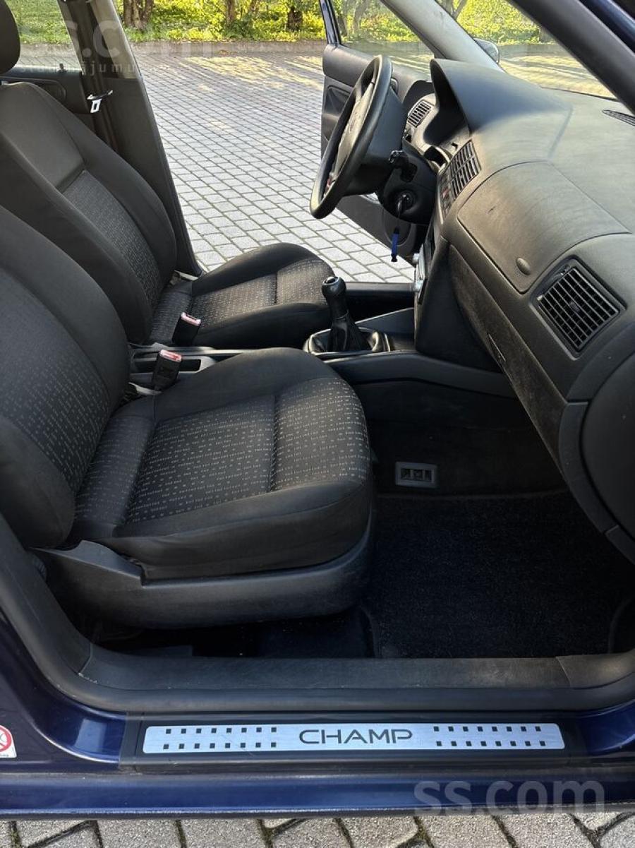 Zils Volkswagen Golf 2002 Dobele, ar dzinēja tilpumu 1.40 L un nobraukumu 235 tūkst. km par 1550 €, foto 10 vietnē AUTOMOTO.COM.LV