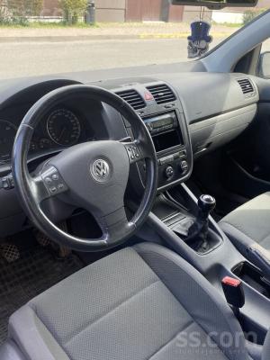 Zils Volkswagen Golf 2003 Jūrmala, ar dzinēja tilpumu 1.90 L un nobraukumu 345 tūkst. km par 1800 €, foto 4 vietnē AUTOMOTO.COM.LV