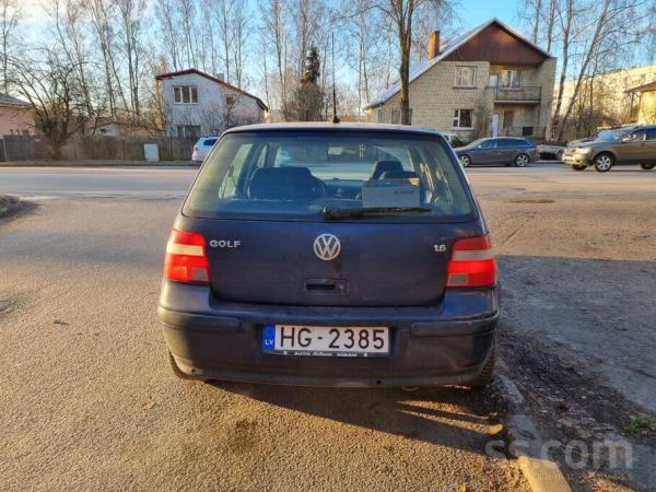 Blue Volkswagen Golf 2003 in Riga, with an engine capacity of 1.60 L and mileage of 268 thousand km for 800 €, photo 4 on AUTOMOTO.COM.LV