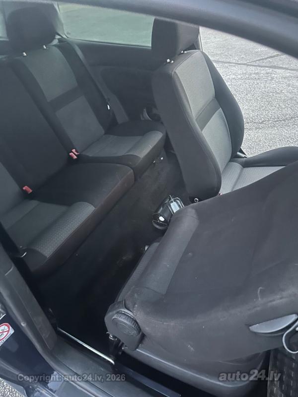 Zils Volkswagen Golf 2003 Tartu, ar dzinēja tilpumu 1.40 L un nobraukumu 267 tūkst. km par 600 €, foto 5 vietnē AUTOMOTO.COM.LV