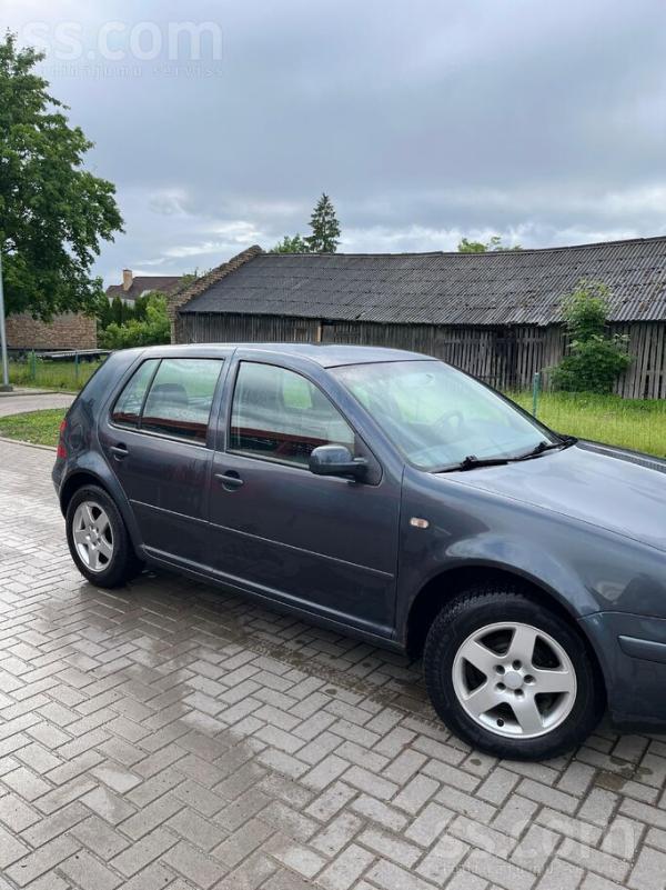 Blue Volkswagen Golf 2003 in Dobele, with an engine capacity of 1.60 L and mileage of 325 thousand km for 360 €, photo 4 on AUTOMOTO.COM.LV