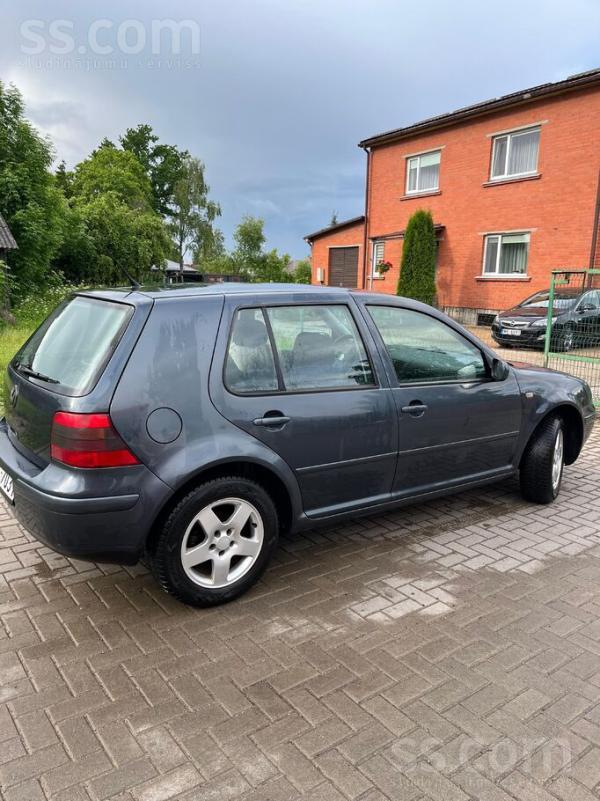 Blue Volkswagen Golf 2003 in Dobele, with an engine capacity of 1.60 L and mileage of 325 thousand km for 360 €, photo 5 on AUTOMOTO.COM.LV