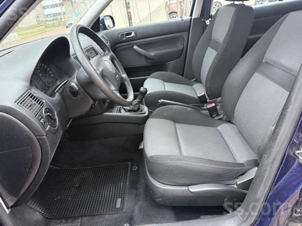 Zils Volkswagen Golf 2003 Rīga, ar dzinēja tilpumu 1.40 L un nobraukumu 0 tūkst. km par 1600 €, foto 3 vietnē AUTOMOTO.COM.LV