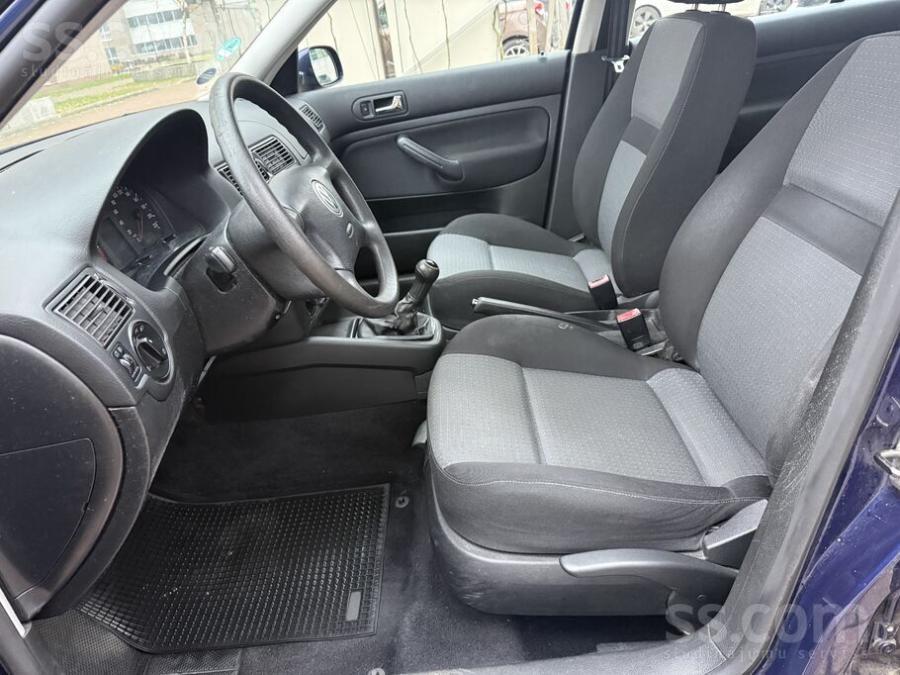 Zils Volkswagen Golf 2003 Rīga, ar dzinēja tilpumu 1.40 L un nobraukumu 0 tūkst. km par 1600 €, foto 4 vietnē AUTOMOTO.COM.LV