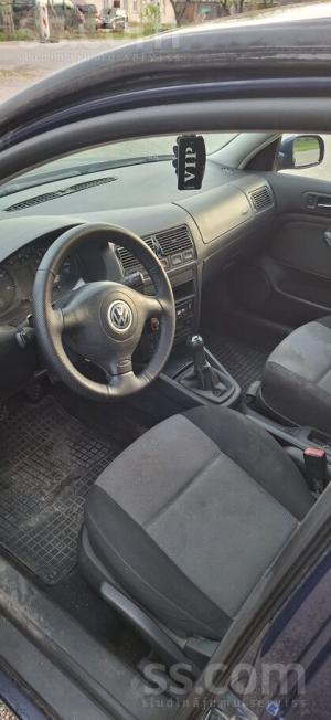 Blue Volkswagen Golf 2003 in Aluksne, with an engine capacity of 1.90 L and mileage of 285 thousand km for 700 €, photo 7 on AUTOMOTO.COM.LV