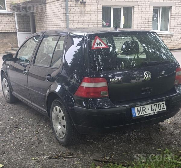 Zils Volkswagen Golf 2003 Limbaži, ar dzinēja tilpumu 1.40 L un nobraukumu 294 tūkst. km par 1200 €, foto 2 vietnē AUTOMOTO.COM.LV