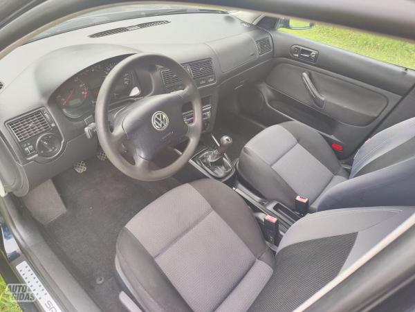 Blue Volkswagen Golf 2003 in Alytus, with an engine capacity of 1.60 L and mileage of 239 thousand km for 650 €, photo 4 on AUTOMOTO.COM.LV