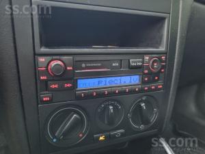 Zils Volkswagen Golf 2003 Rīga, ar dzinēja tilpumu 1.40 L un nobraukumu 238 tūkst. km par 1200 €, foto 11 vietnē AUTOMOTO.COM.LV