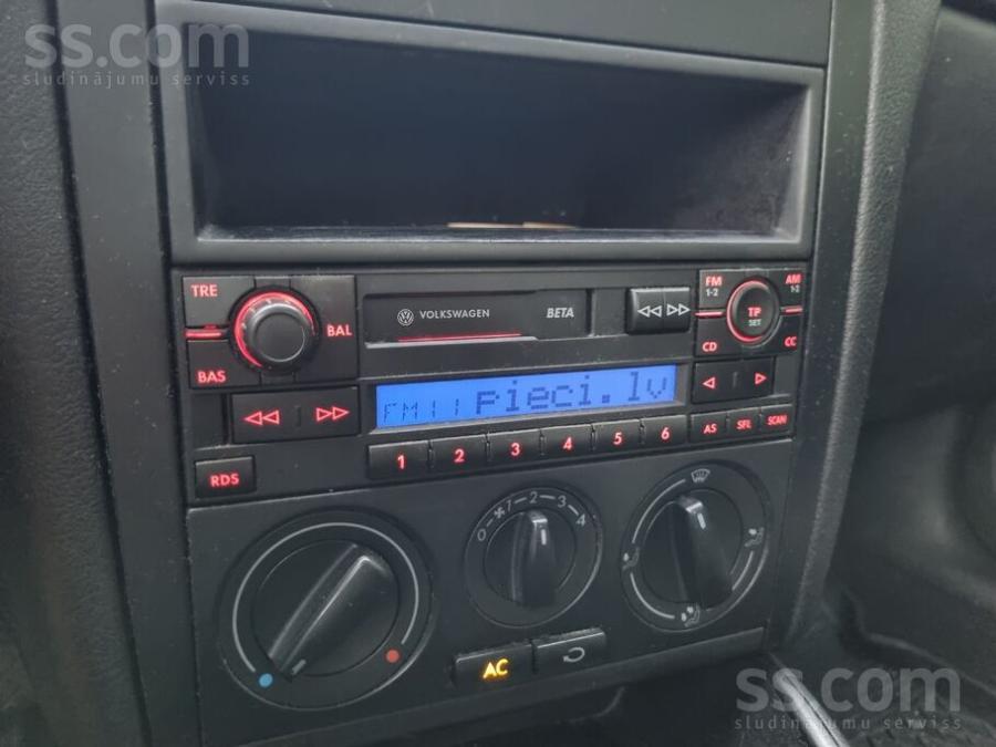 Zils Volkswagen Golf 2003 Rīga, ar dzinēja tilpumu 1.40 L un nobraukumu 238 tūkst. km par 1200 €, foto 11 vietnē AUTOMOTO.COM.LV