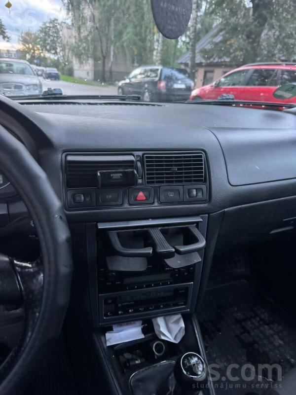 Zils Volkswagen Golf 2003 Daugavpils, ar dzinēja tilpumu 1.90 L un nobraukumu 319 tūkst. km par 500 €, foto 8 vietnē AUTOMOTO.COM.LV